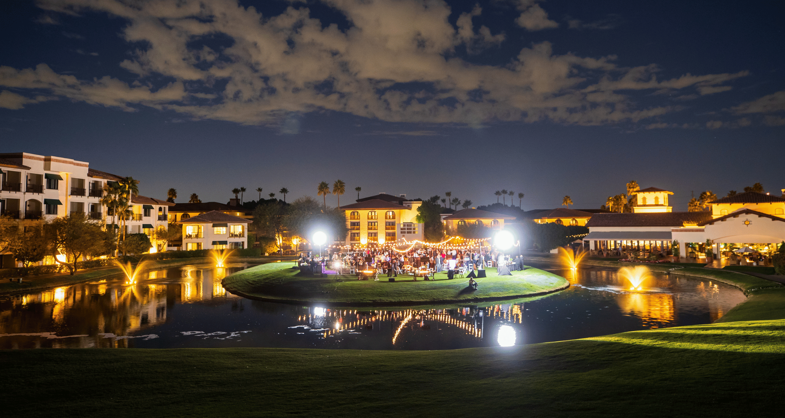 Phoenix Resort Deals & Packages | Arizona Grand Resort & Spa